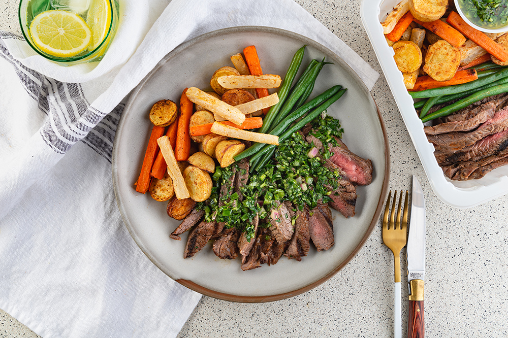 Steak de bœuf grillé, sauce chimichurri
